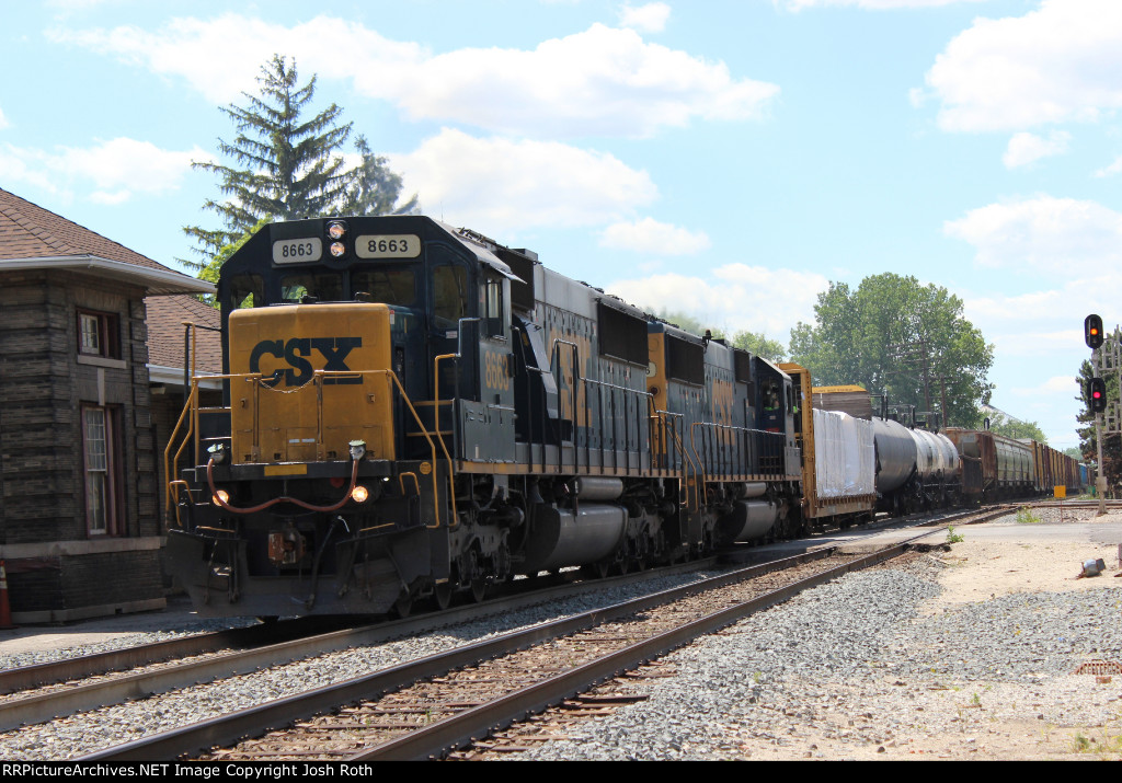 CSX 8663 & CSX 8666